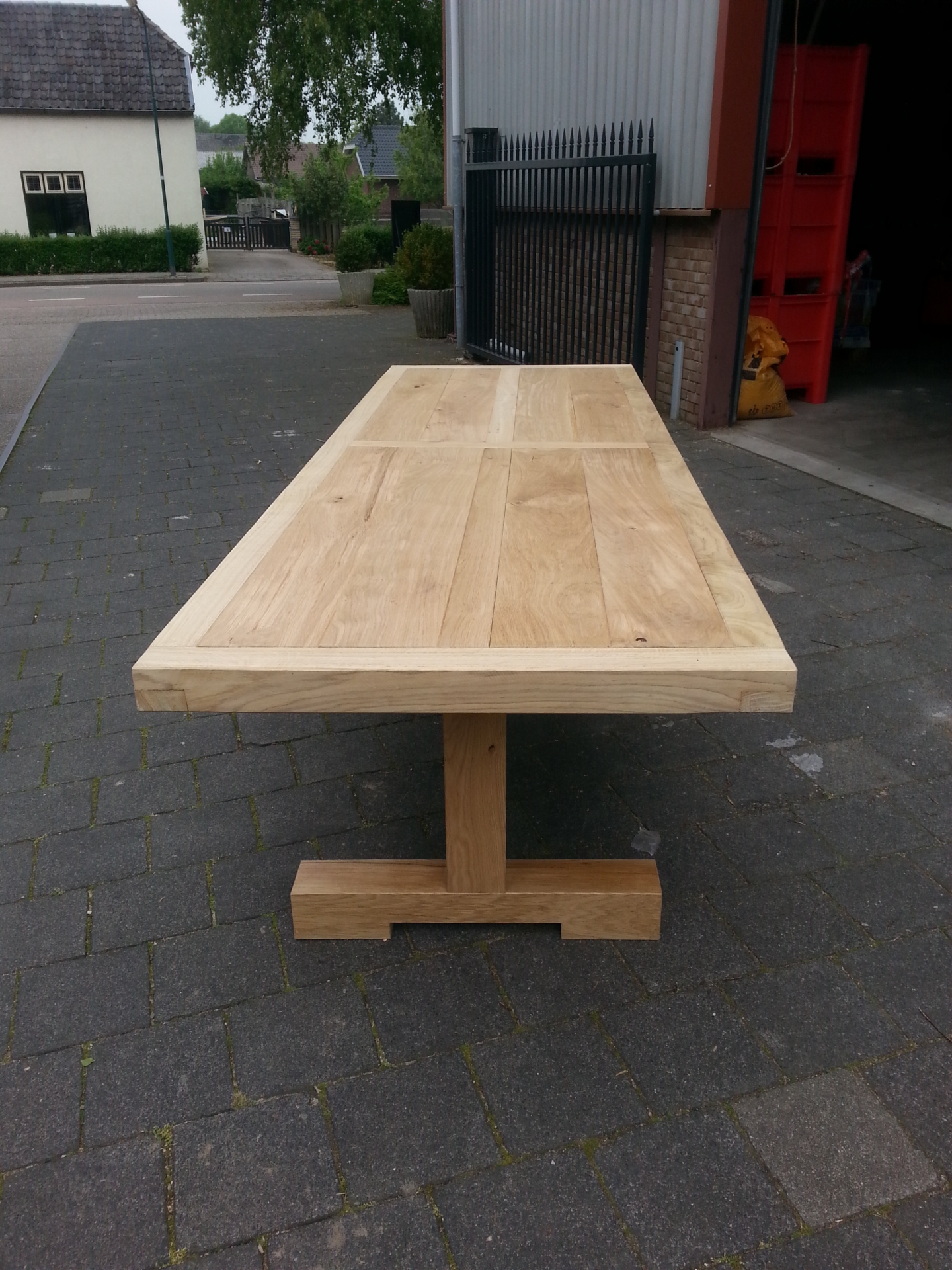 Houten tuintafel kopen? Geheel op maat en naar wens gemaakt